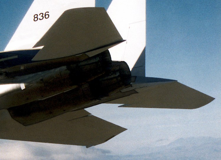 cut-and-thrust-l – Marcus Bunyan – Imagemaker